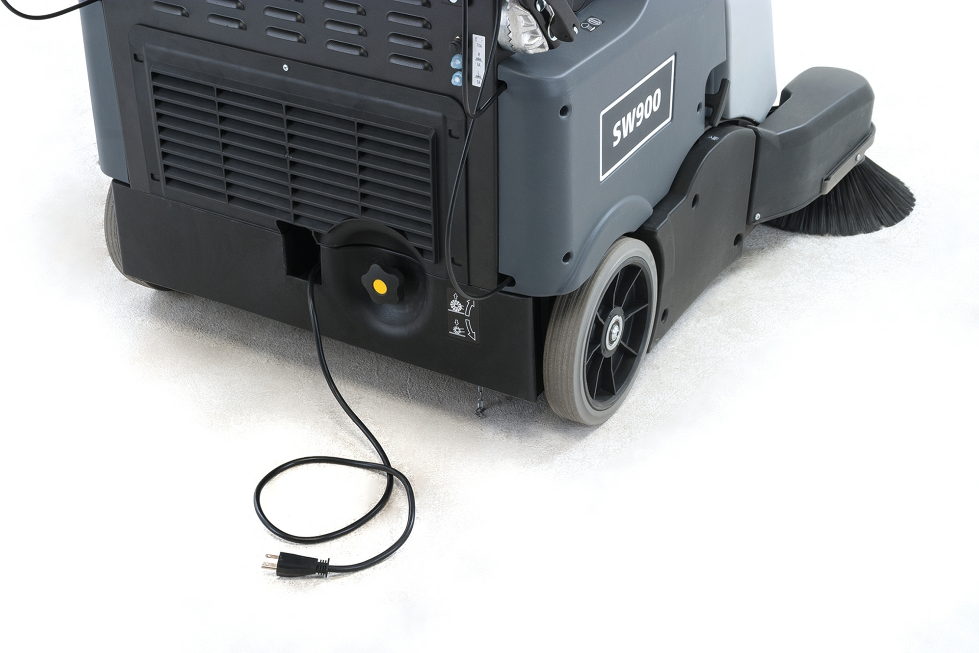 Advance SW900, Floor Sweeper, 33", 15 Gallon Hopper, Battery, Self ...